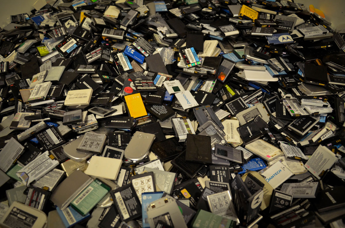Scientists Finally Discover Why Batteries Deteriorate With Time (Video) Scientists Finally Discover Why Batteries Deteriorate With Time (Video)