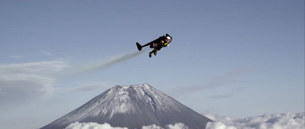 Passionate-Of-Jetpack-Flies-Over-Mount-Fuji-Using-His-Own-Built-13 ...