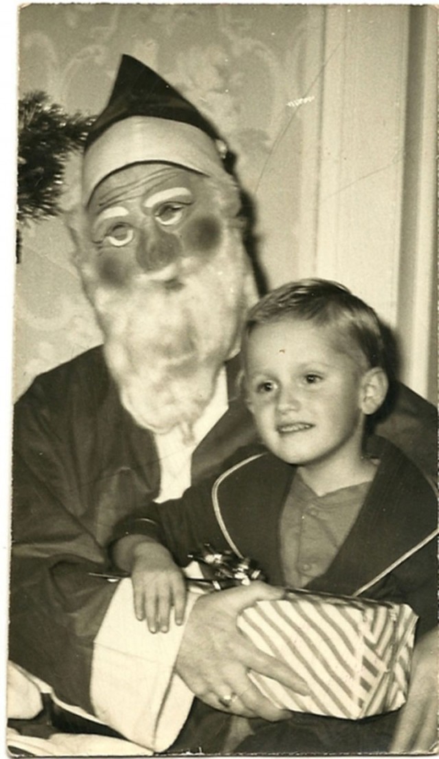 Discover The 23 Most Creepy Santa Photos From The Past