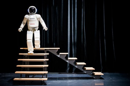 Latest Generation of Asimo Has Many Surprises For Humans