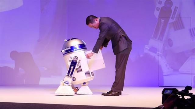 This Amazing R2-D2 Will Come To You And Provide Fresh Drinks