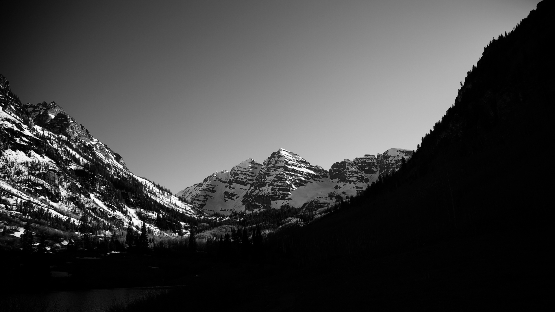 70 HD Black And White Wallpapers For Free Download (Resolution 1080p) 70 HD Black And White Wallpapers For Free Download (Resolution 1080p)