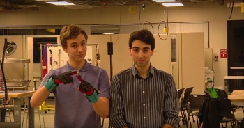 These Revolutionary Gloves Convert Sign Language Into Voice and Text